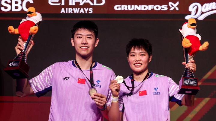 Nhà vô địch cầu lông Olympic Huang Dong Ping / Feng Yan Zhe lập kỷ lục mới tại Đan Mạch Mở rộng